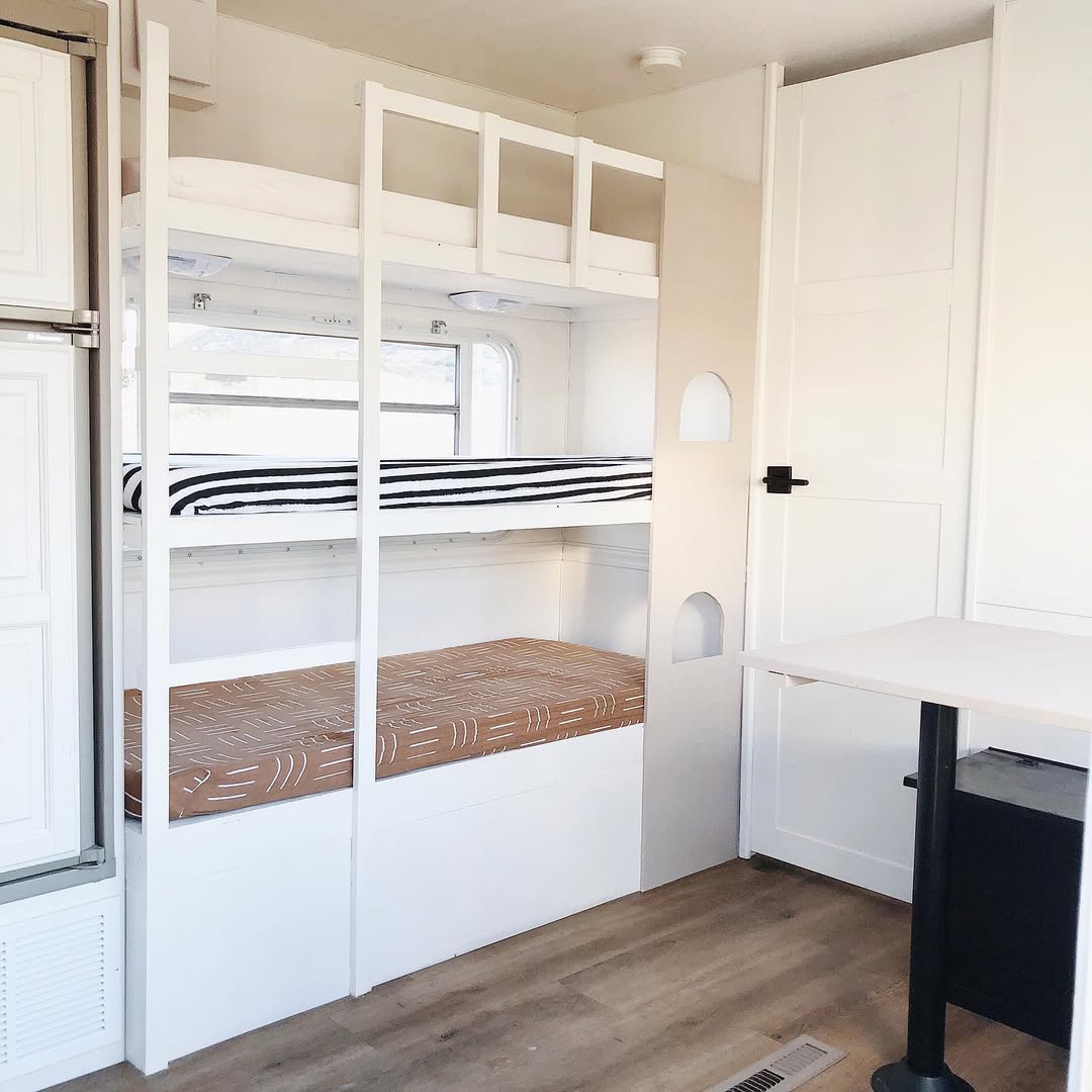 20 RV Bunk Bed Designs for Maximizing Family Comfort and Space