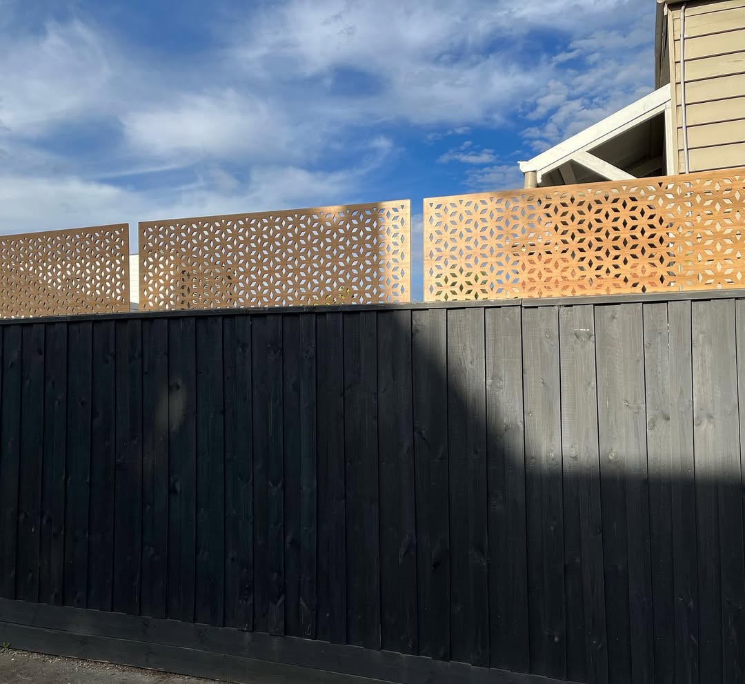 15 Innovative Fence Toppers to Enhance Privacy, Height & Style
