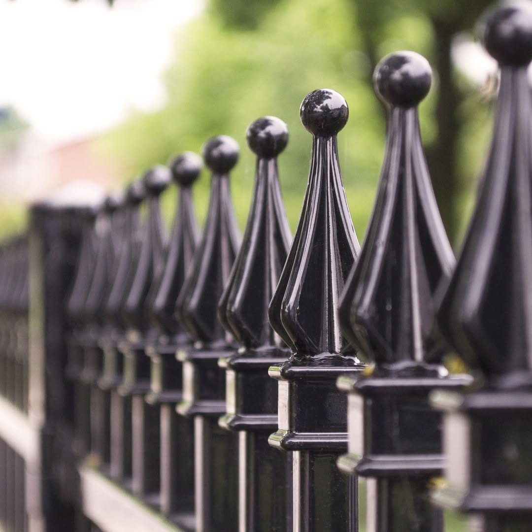 15 Innovative Fence Toppers to Enhance Privacy, Height & Style
